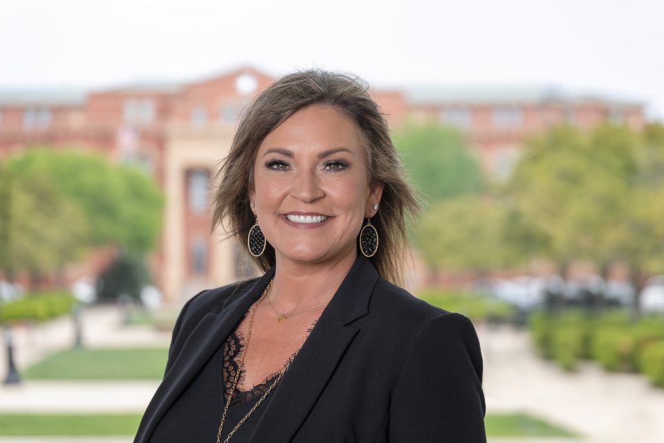 Lorie Thomas - Leading Women 2022 - Living Magazine